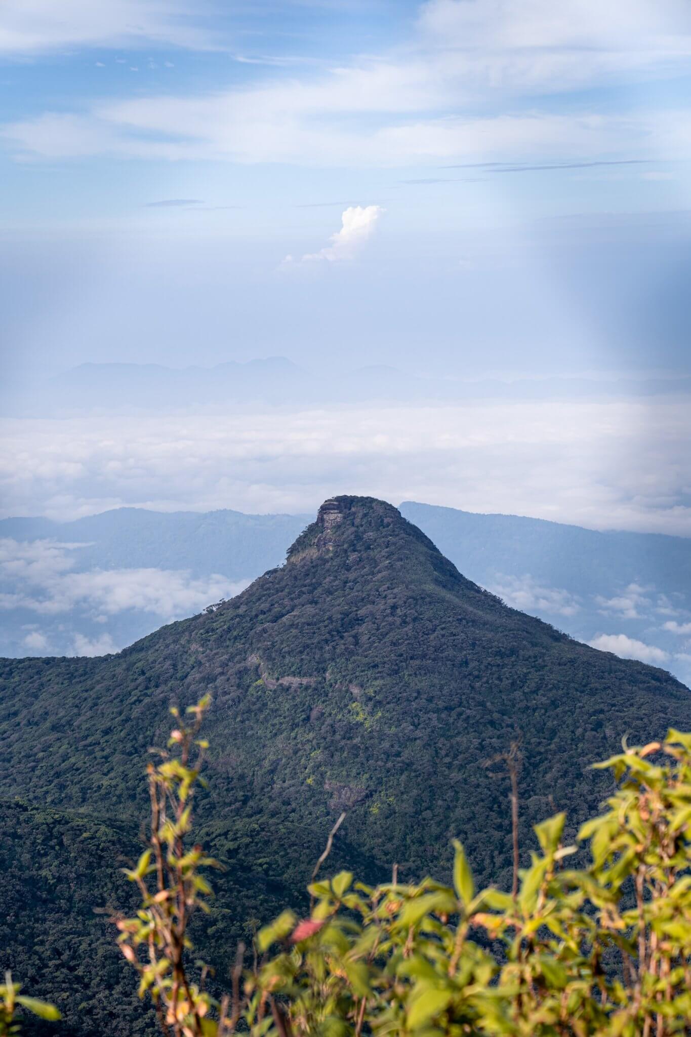 A complete guide for hiking Adam's Peak - A 2023 Travel Guide