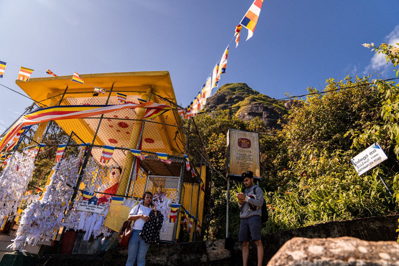 A complete guide for hiking Adam's Peak - A 2023 Travel Guide