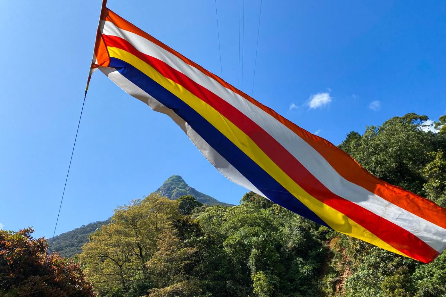 A complete guide for hiking Adam's Peak - A 2023 Travel Guide